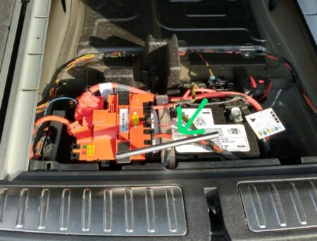 BMW F25 X3のDIYバッテリー交換 | もしかして使える情報集め